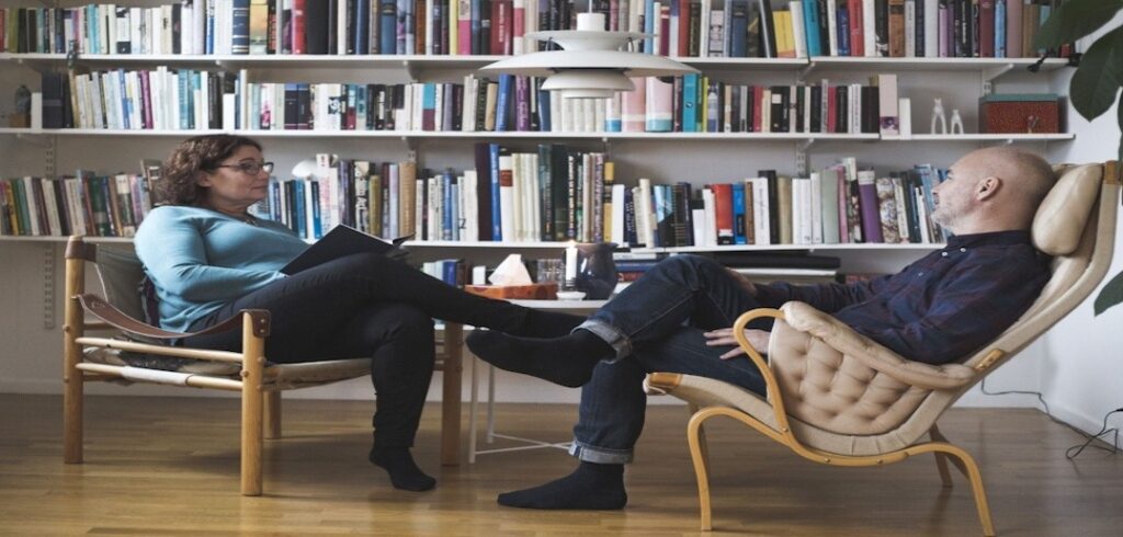 ‘I can see the characters’: how reading aloud to patients can break ...
